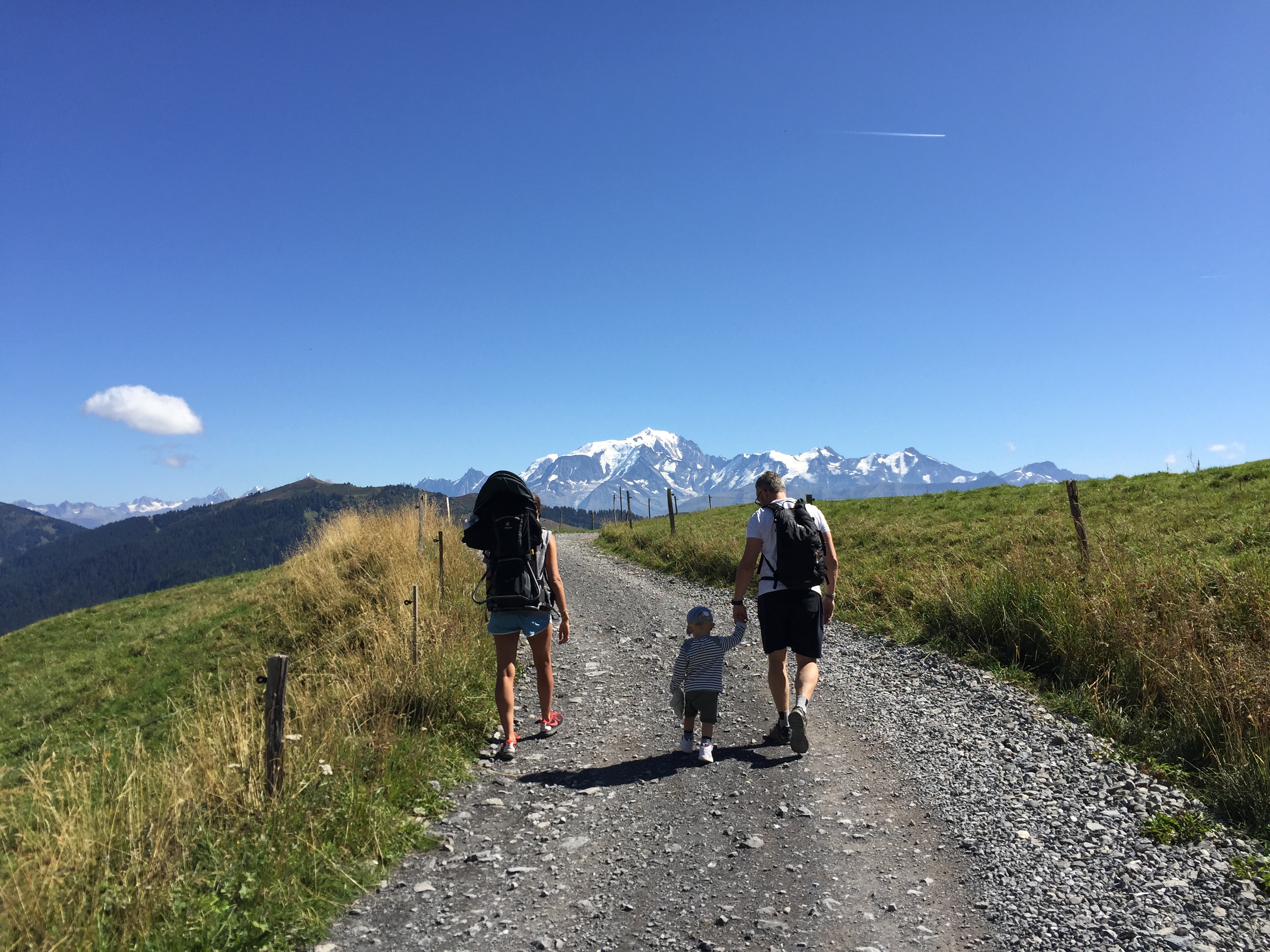 Chalet du Curé depuis le col des Aravis – Randonnée en famille à Col ...